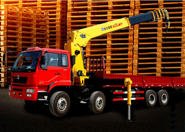Mobile Telescopic Boom Truck Crane , 16T 80 L/min Oil Flow