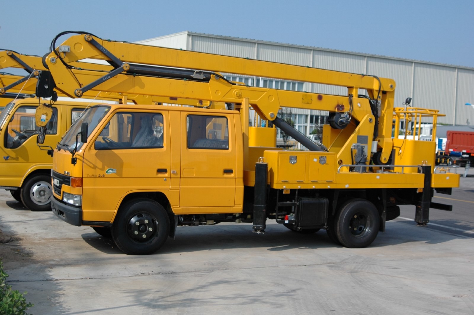 Truck Mounted Lift 18m Max Operating Radius For Over Machinery,with CE