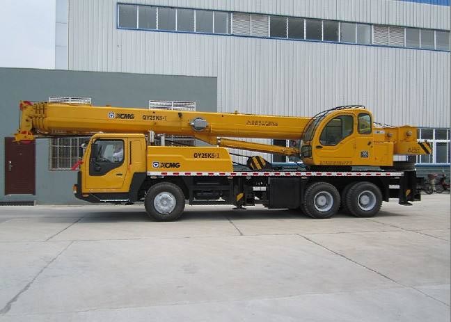 Load Sensing Hydraulic Mobile Crane With Retractable Boom 25 Ton
